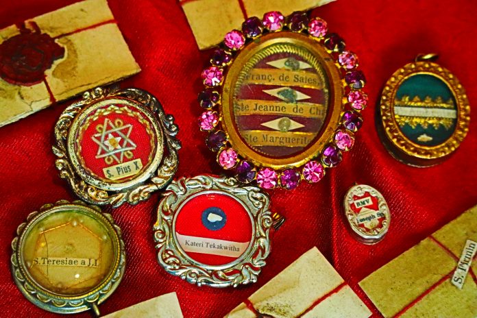 A History of Catholic Relics and Reliquaries - Teacher of Life ...